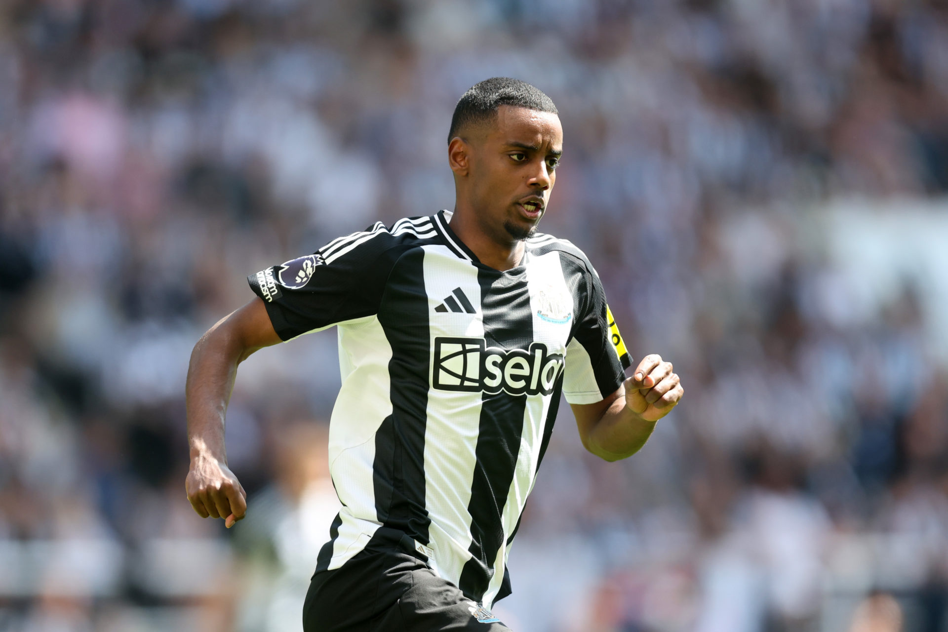 Alexander Isak to Liverpool 'possible' as Newcastle United fans now ...