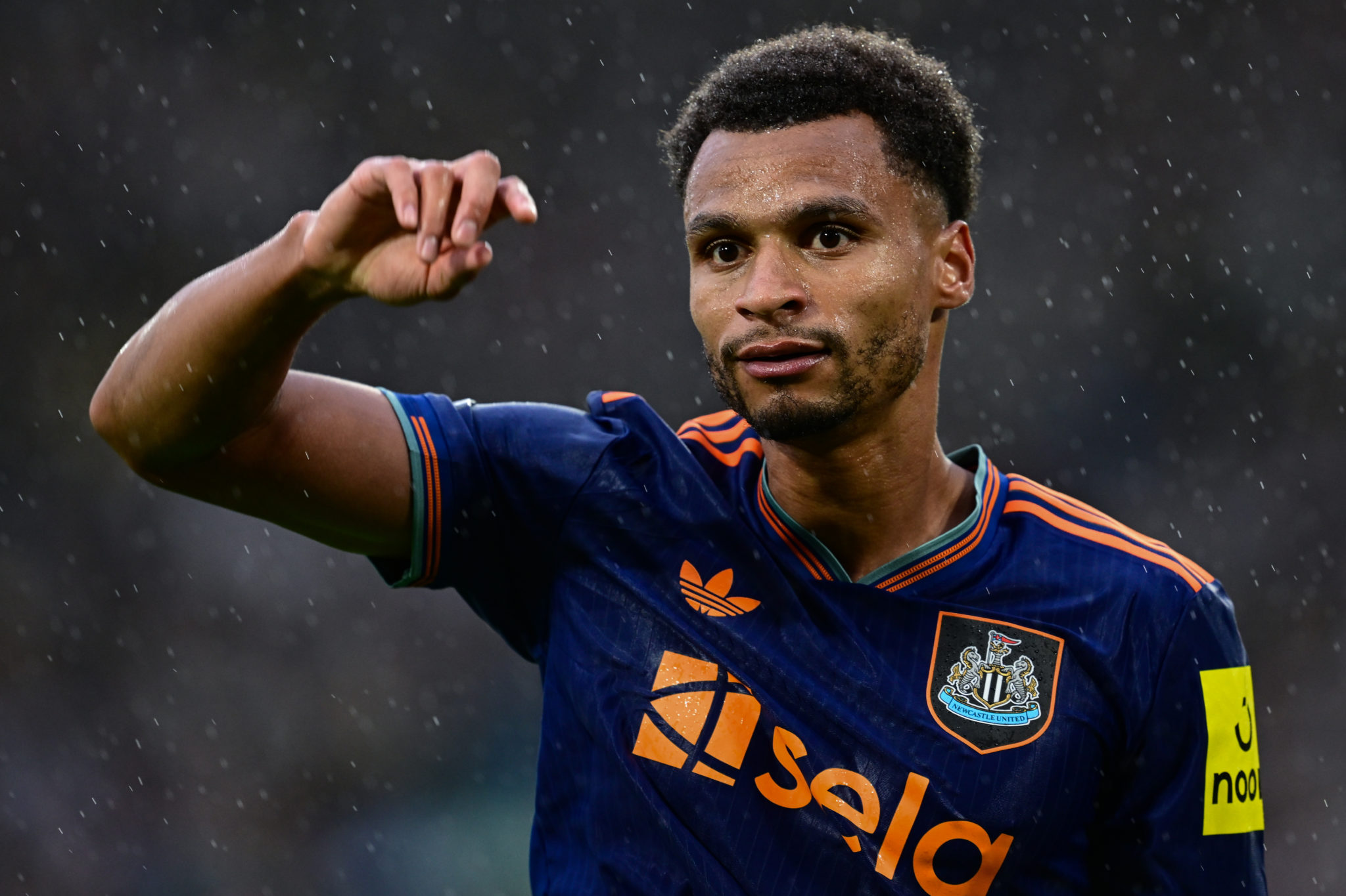Jacob Murphy 'icing' his hand as Newcastle United star shares photo ...
