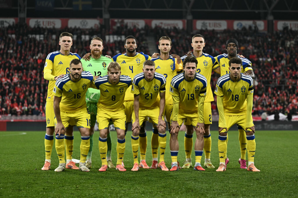 Anthony Elanga earns praise for 'sharp' Sweden display in new role that ...