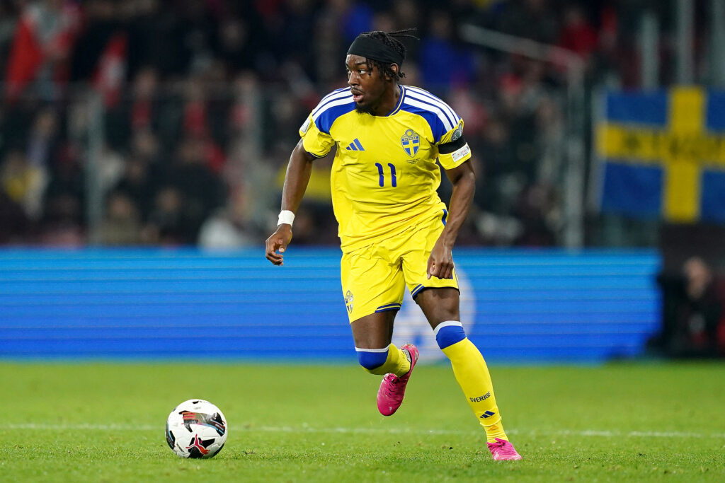 Anthony Elanga earns praise for 'sharp' Sweden display in new role that ...